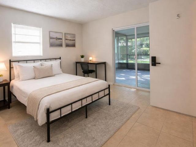 Amazing Spacious Tampa House Waiting For You!