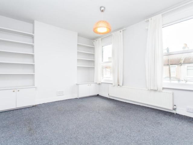 Amazing spacious 1/2 double bedroom flat