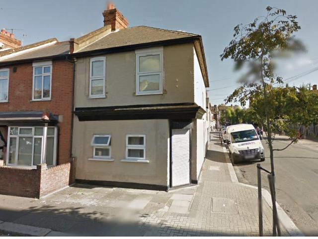 Amazing 2/3 bedroom flat in Brentford