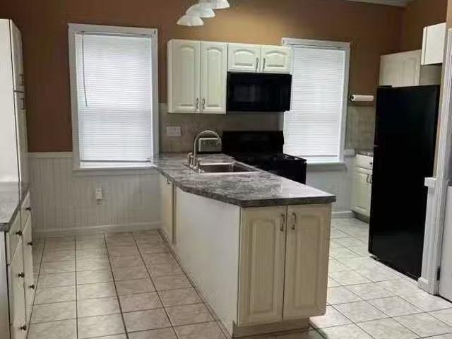 Amazing 2 Bed, 1 Bath Unit on Central Ave in Johnston Availa.