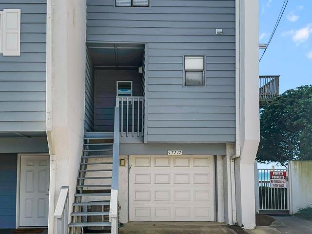 Amazing 3 Bed Condo with HUGE porch on the beach
