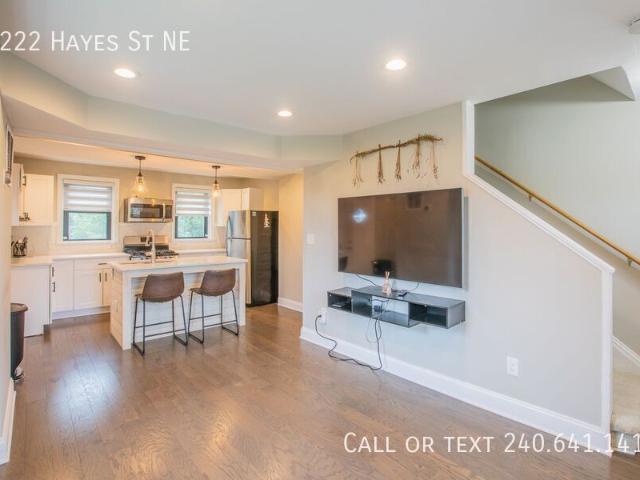 Amazing 3 BR/2 BA EOG Townhome in Deanwood!