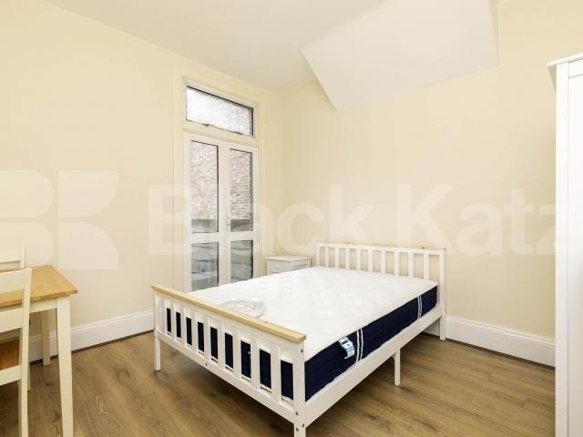 Amazing 5 double bedroom house with garden mins to tube & shops