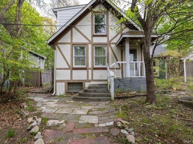 Amagansett Dr, Sound Beach, Home For Sale