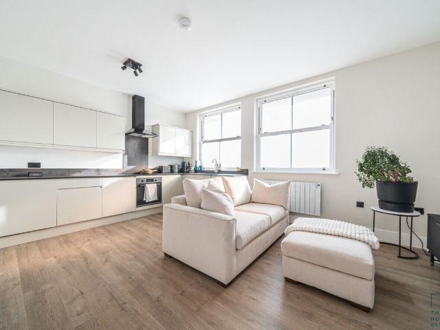 Amalie Place, 87 Lynchford Road, Farnborough GU14, 1 bed flat to rent, £1,200 pcm | PrimeLocation