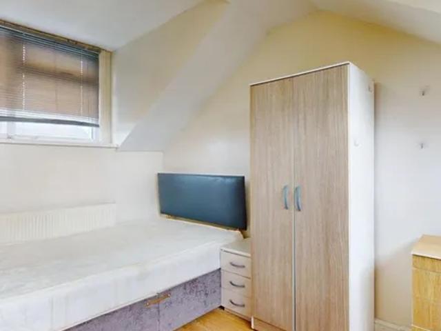Aman News Ltd, 327 Horn Lane, London, W3 0BU, United Kingdom | 1 bed apartment for rent #165998617 | Rentberry