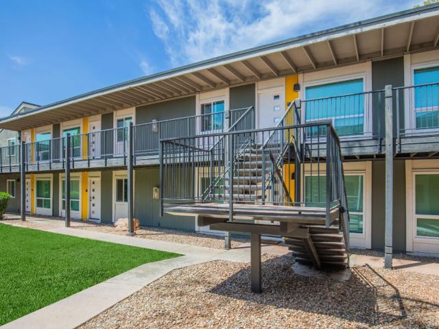 Amara Apartments 2 Bedroom Apartment for Rent at 2928 E Osborn Rd, Phoenix, AZ 85016