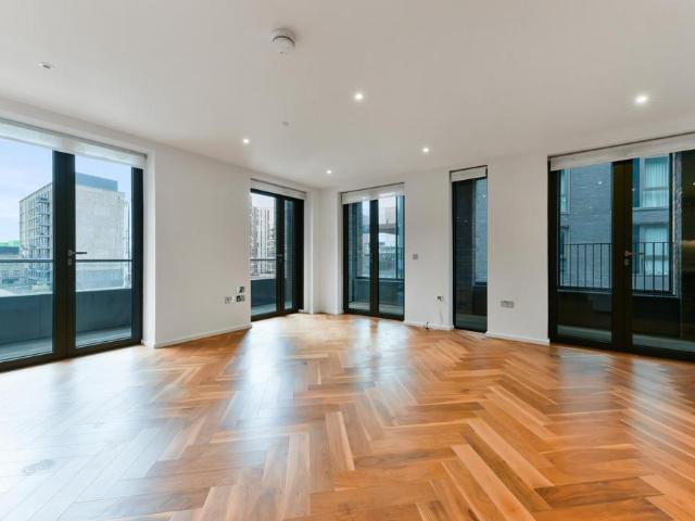 Ambassador Building, Nine Elms. 3 bed apartment to rent £6,500 pcm £1,500 pw