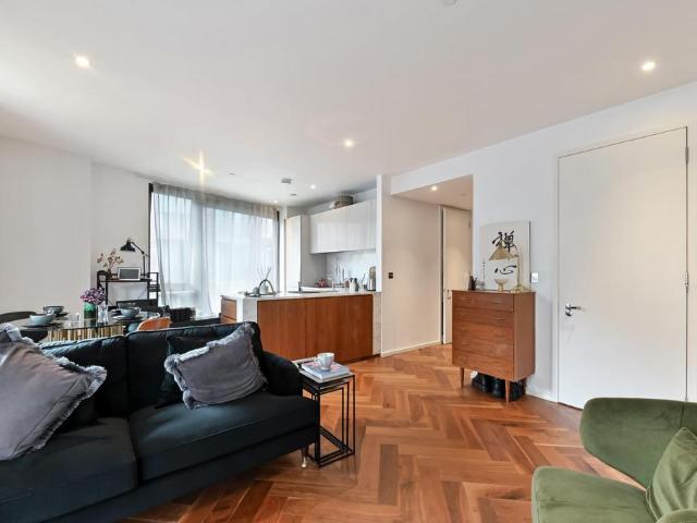 Ambassador Building, Embassy Gardens. 2 bed apartment to rent £4,498 pcm £1,038 pw
