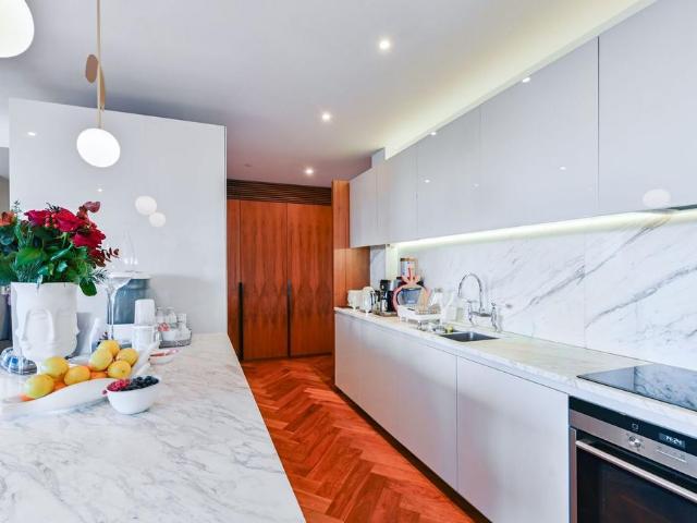 Ambassador Building, Embassy Gardens. 3 bed flat to rent £6,500 pcm £1,500 pw