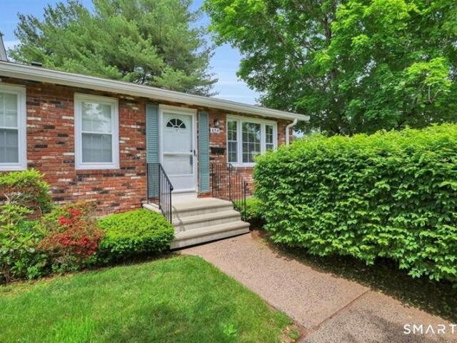 Ambassador Dr Unit A, Manchester, Condo For Sale