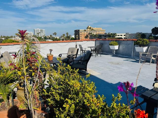 Ambassador Executive Residences, LLC Studio Apartment for Rent at 35 N Alboni Pl, Long Beach, CA 90802 Bixby Park