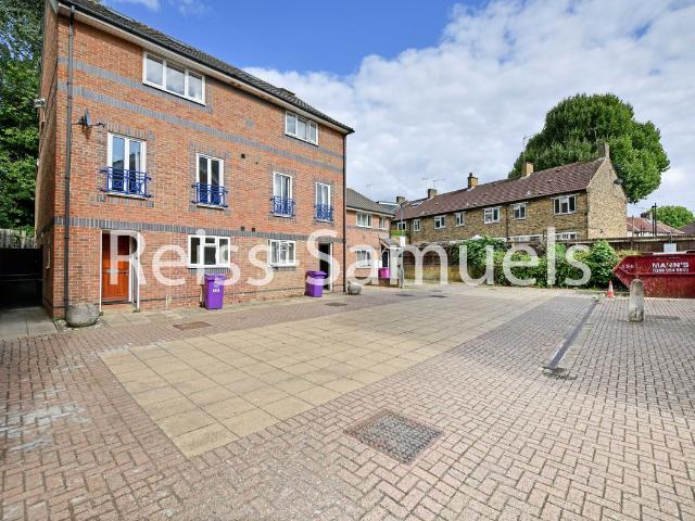 Ambassador Square, Canary Wharf, Isle Of Dogs, Docklands, London E14, 6 bed semi detached house to rent, £6,240 pcm | PrimeLocation