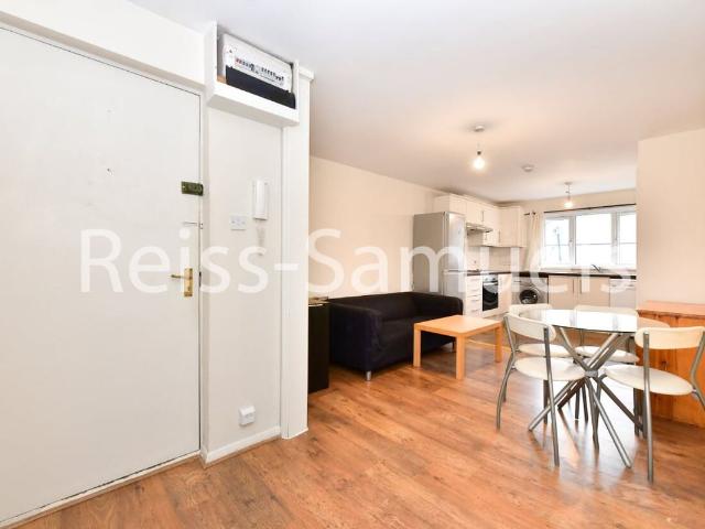 Ambassador Square, Canary Wharf, Isle Of Dogs, London E14, 3 bed flat to rent, £3,077 pcm | PrimeLocation