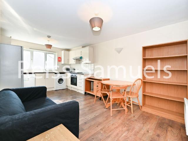 Ambassador Square, Docklands E14, Isle Of Dogs, 3 bed flat to rent, £3,033 pcm | PrimeLocation