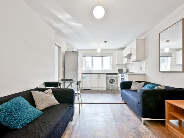 Ambassador Square, Isle of dogs. 3 bed apartment to rent £2,860 pcm £660 pw