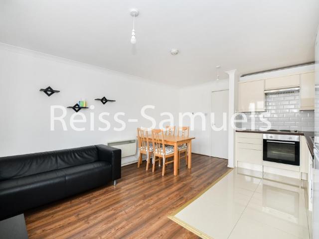 Ambassador Square, Isle of dogs. 1 bed apartment to rent £1,668 pcm £385 pw