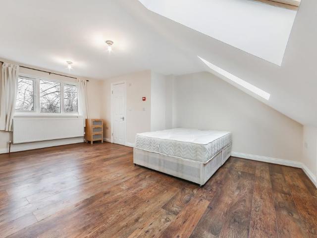 Ambassador Square, Isle of dogs. 6 bed semi detached house to rent £4,797 pcm £1,107 pw