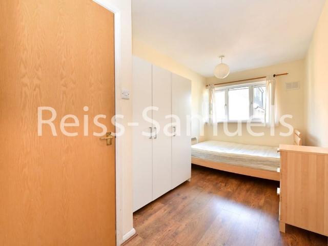 Ambassador Square, Isle Of Dogs, Canary Wharf, Docklands, London E14, 3 bed flat to rent, £3,033 pcm | PrimeLocation