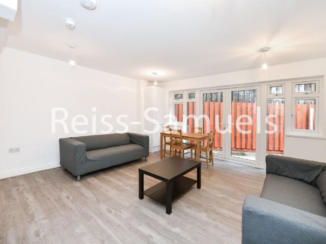 Ambassador Square, Isle Of Dogs, London, Canary Wharf, Isle Of Dogs, Docklands, London E14, 6 bed town house to rent, £5,200 pcm | PrimeLocation