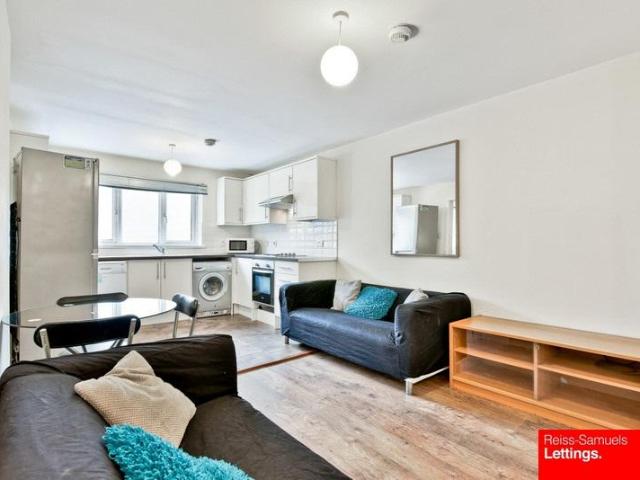 Ambassador Square, Isle of. 3 bed apartment to rent £2,860 pcm £660 pw