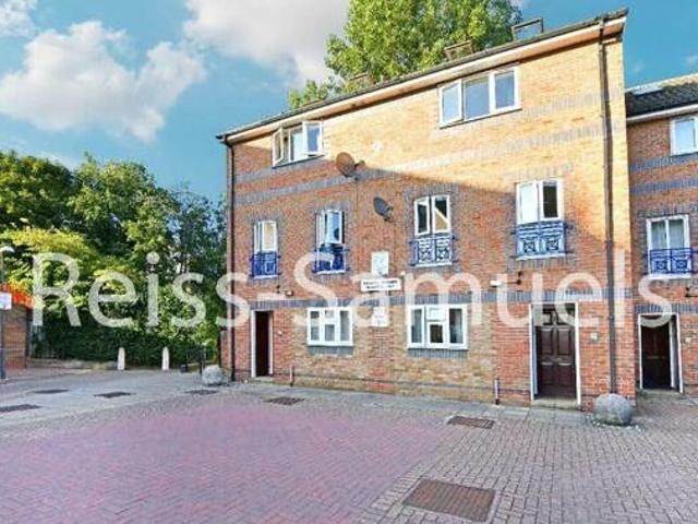Ambassador Square, London, 6 Bedroom Semi detached