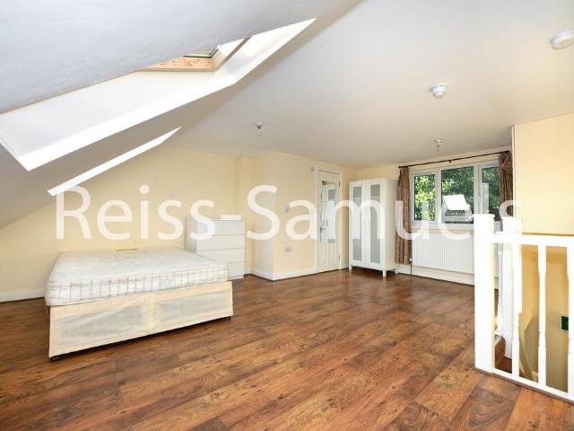 Ambassador Square, London E14 6 bed semi detached house to rent £5,200 pcm £1,200 pw