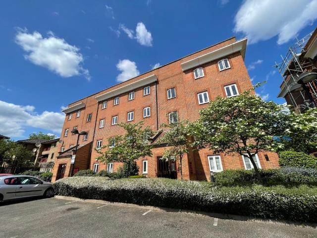 Amber Wharf, Haggerston, E2 2 bed apartment to rent £2,650 pcm £612 pw