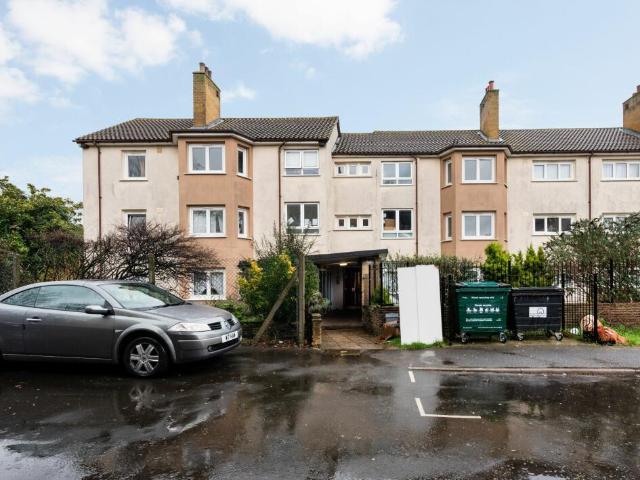 Amber Avenue Walthamstow London 2 bed flat to rent £1,700 pcm £392 pw