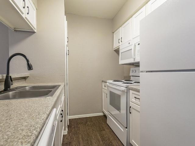 Amber Dawn Apartments 2 Bedroom Apartment for Rent at 8542 Spring Valley Rd, Dallas, TX 75240