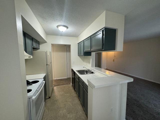 Amber Lake 2 Bedroom Apartment for Rent at 5826 Reddman Rd, Charlotte, NC 28212 North Sharon Amity