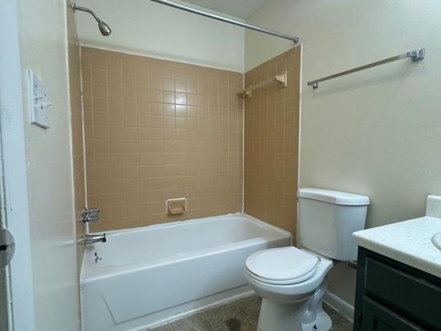 Amber Lake 2 Bedroom Apartment for Rent at 5826 Reddman Rd, Charlotte, NC 28212 North Sharon Amity
