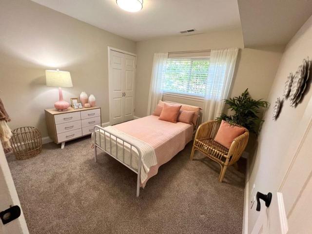 Amber Ridge Apartments 2 Bedroom Apartment for Rent at 3200 Lawndale Dr Apt F, Greensboro, NC 27408