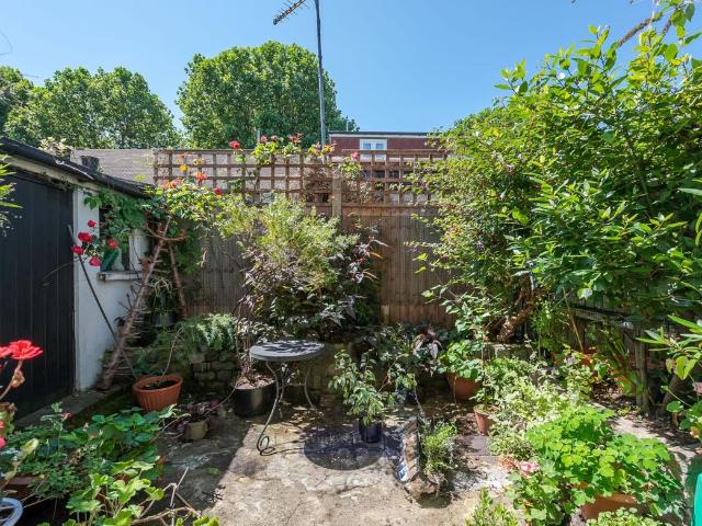 Ambergate Street SE17, 2 bed flat to rent, £2,600 pcm | PrimeLocation