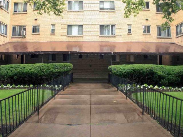 Amberson Gardens 2 Bedroom Apartment for Rent at 1 Bayard Rd, Pittsburgh, PA 15213 Shadyside