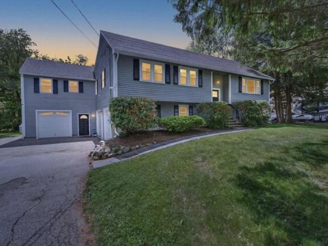 Amberwood Dr, Atkinson, Home For Sale