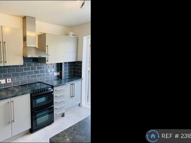 Amblecote Close, London, SE12 2 bed flat to rent £1,700 pcm £392 pw