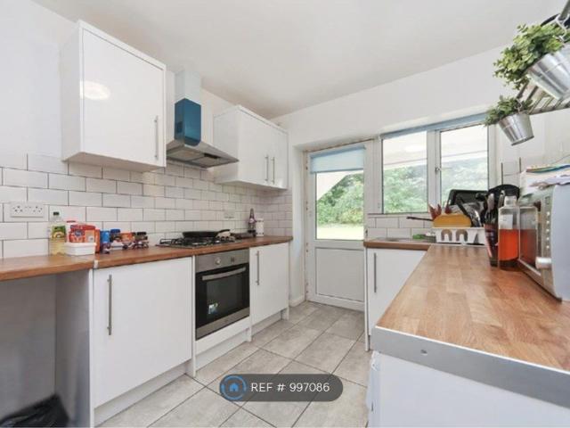 Amblecote Road, Grove Park SE12, 2 bed flat to rent, £1,750 pcm | PrimeLocation