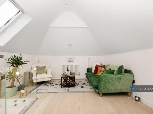 Ambleside Avenue, London, SW16 1 bed flat to rent £2,140 pcm £494 pw
