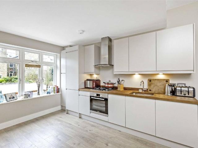 Ambleside Avenue, London SW16, 2 bed flat to rent, £2,500 pcm | PrimeLocation