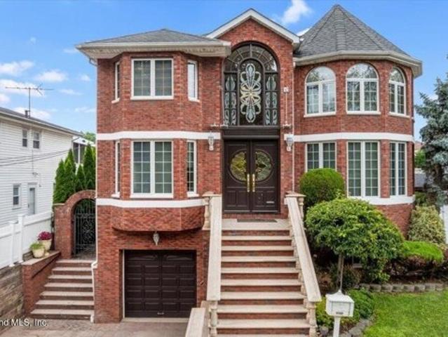 Amboy Rd, Staten Island, Home For Sale