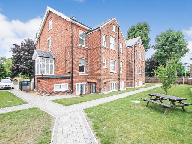 Amelia Court, Farnborough, Hampshire GU14, 1 bed maisonette to rent, £1,300 pcm | PrimeLocation