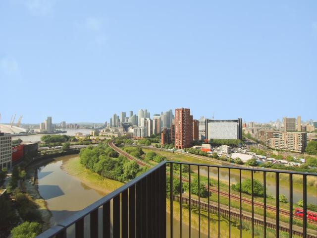 Amelia House, 41 Lyell Street. Studio to rent £1,995 pcm £460 pw