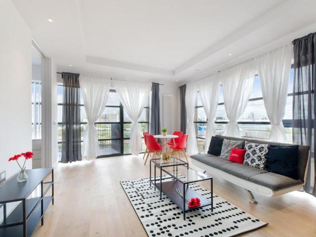 Amelia House, London City Island. 2 bed apartment to rent £2,951 pcm £681 pw