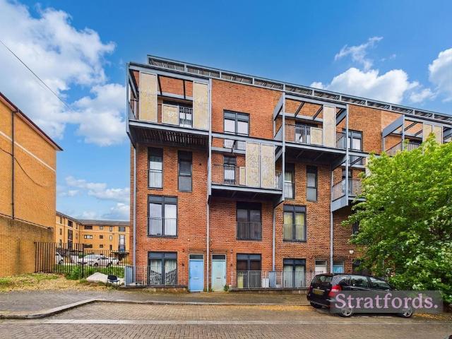 Amelia's Lane, Campbell Park, MK9 4 bed townhouse to rent £1,850 pcm £427 pw
