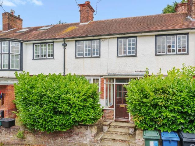 Amersham, Buckinghamshire, HP7 2 bed maisonette to rent £1,600 pcm £369 pw