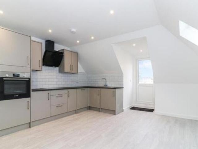 Amersham Hill, High Wycombe, 2 Bedroom Penthouse