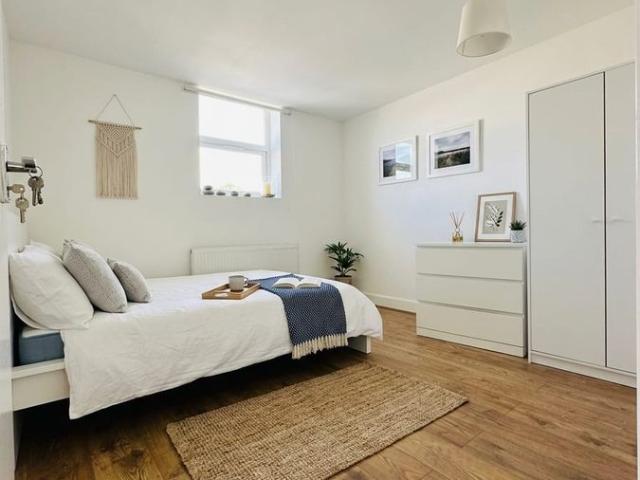 Amersham Road, New Cross SE14, 3 bed flat to rent, £2,450 pcm | PrimeLocation