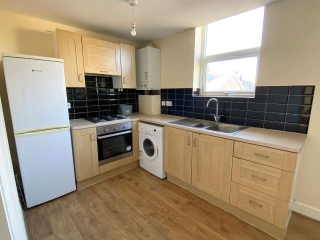 Amersham Road, London SE14, 3 bed flat to rent, £2,450 pcm | PrimeLocation