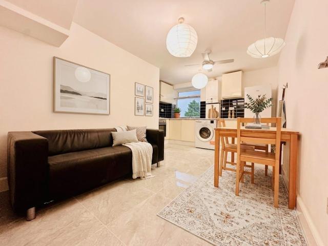 Amersham Road, London SE14, 3 bed flat to rent, £2,550 pcm | PrimeLocation